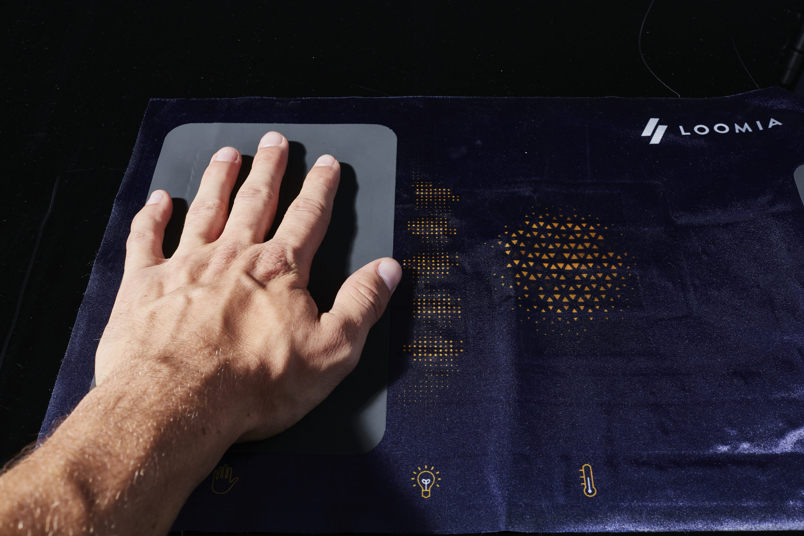 Material Insight: LOOMIA™ Electronic Layer Multifunctional Swatch - Material ConneXion